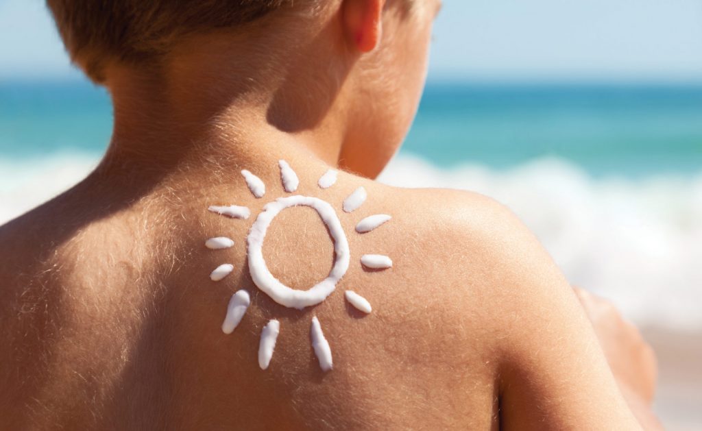Cómo tratar las quemaduras de sol en niños | Clínica Internacional