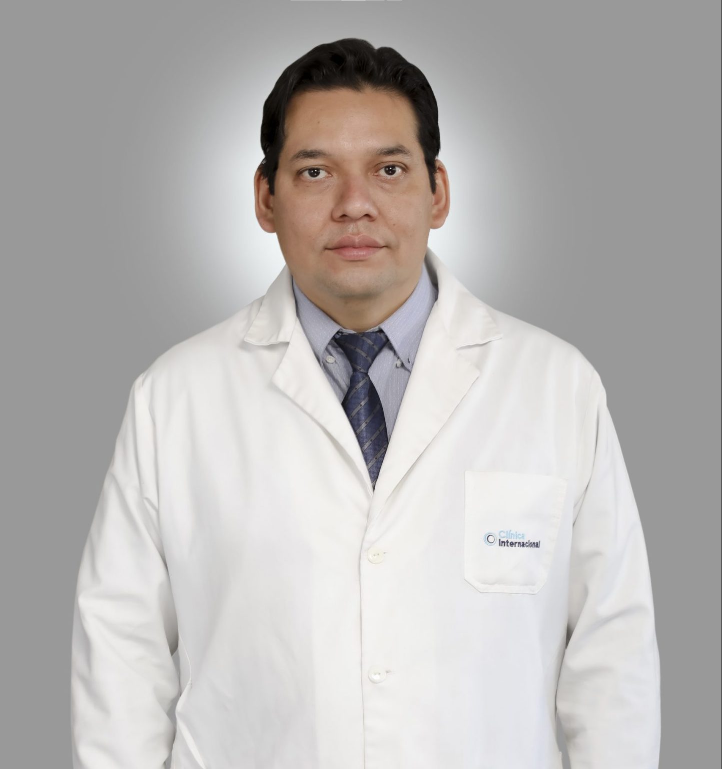 Dr. Jonathan Delgado Saavedra - Clinica Internacional